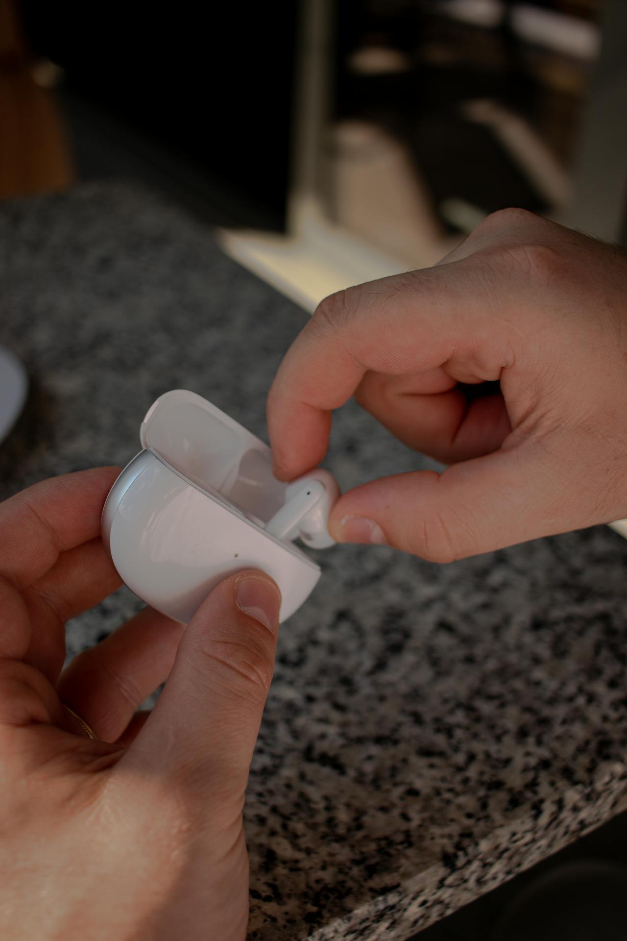 Why Is Your AirPod Case Not Charging? Simple Fixes and Tips - Hardware ...