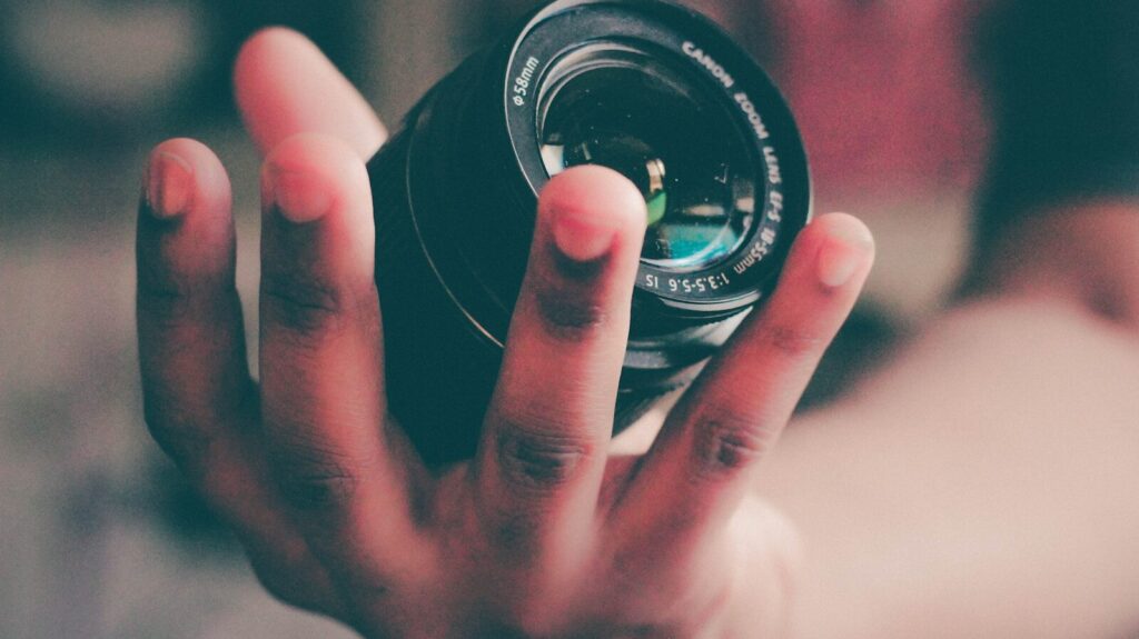 How to Fix Shaky Hands Photography - Guide to Sharp Images - Hardware ...